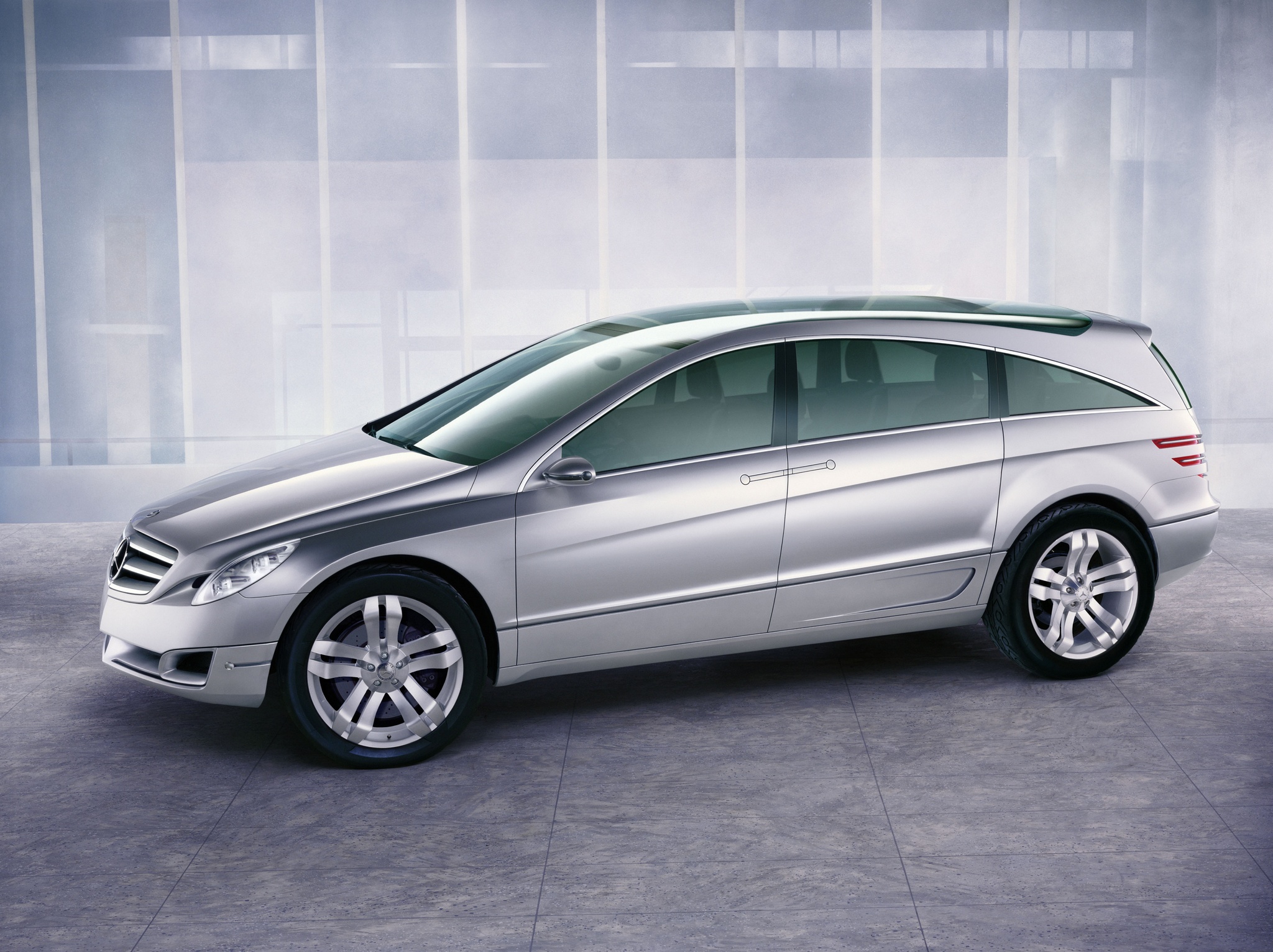 Vor 18 Jahren: Die Mercedes-Benz Vision GST präsentiert eine neue ...