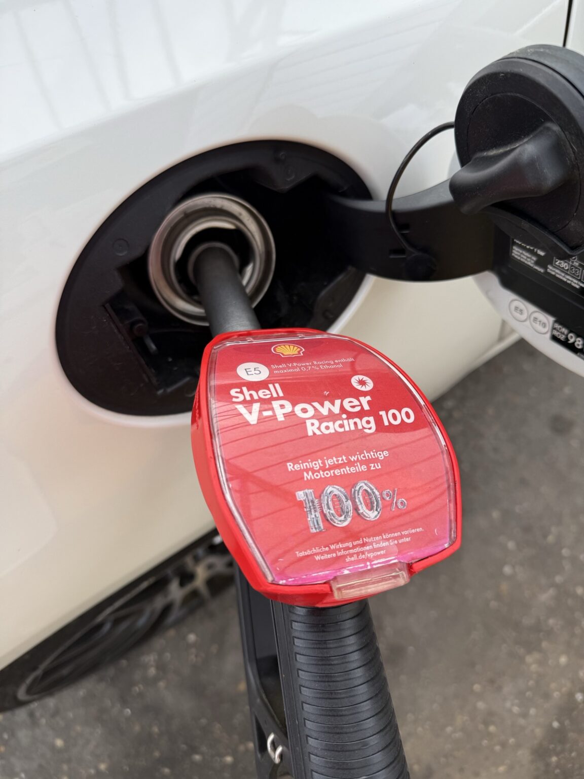 Sieben Monate getestet: Lohnt sich Shell V-Power? - Mercedes-Seite ...